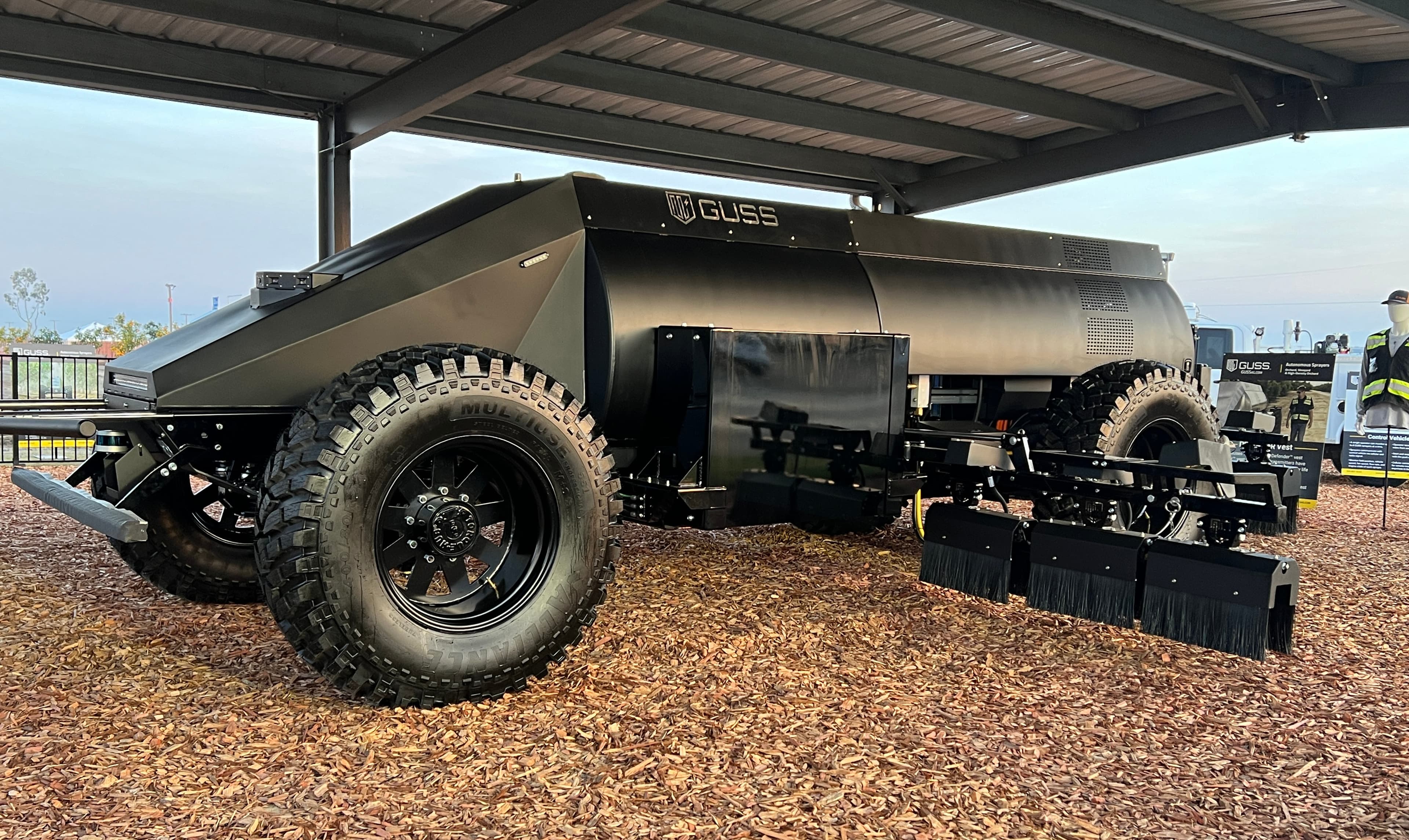 John Deere and GUSS Automation Launch Electric GUSS Sprayer for ...