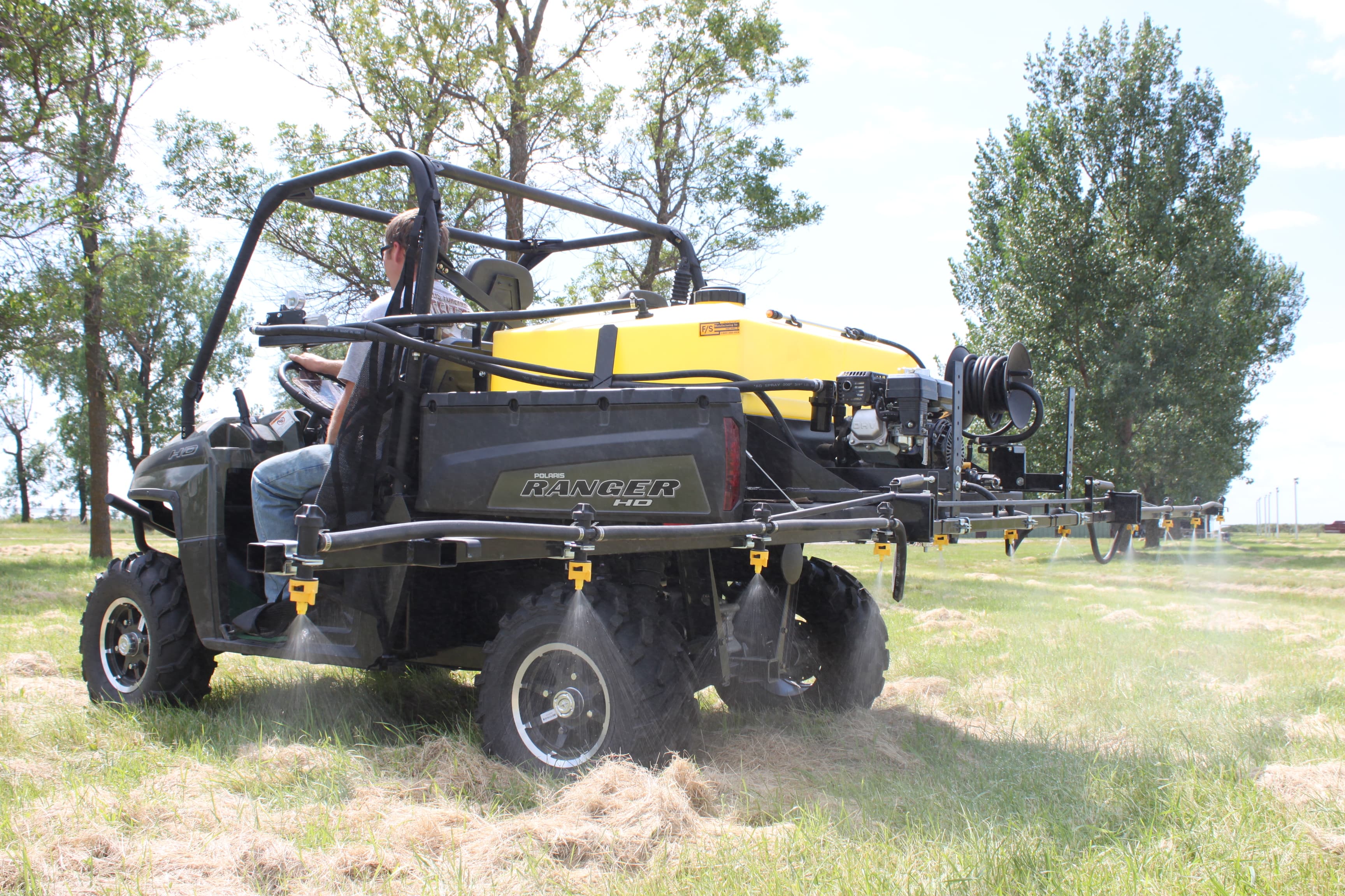 F/S Manufacturing Skid Sprayer Feature Low-Profile Tru-Kleen Tanks ...