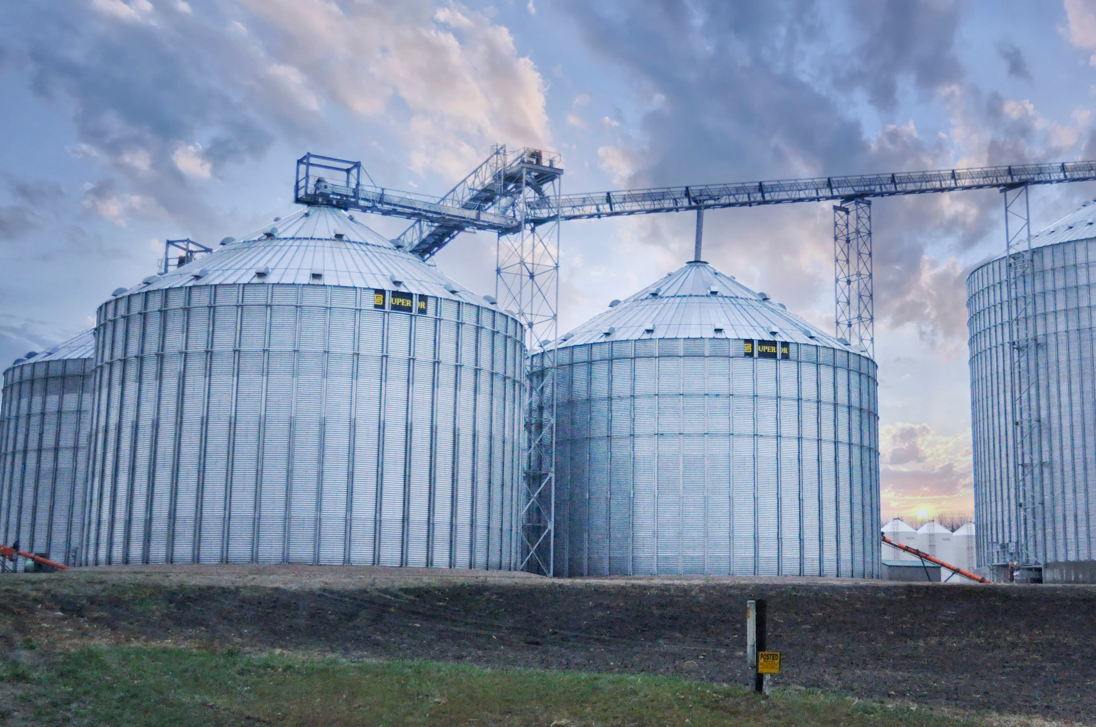 Grain Bin 101: Key Factors Encircling Grain Bin Selection | Farmers Hot ...